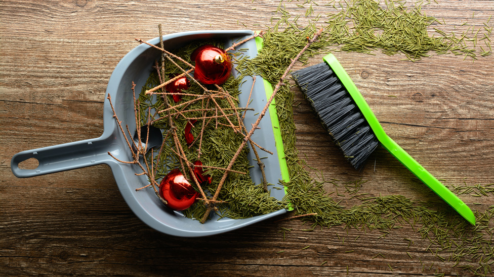 How to Clean a Real or Artificial Christmas Tree | Coles