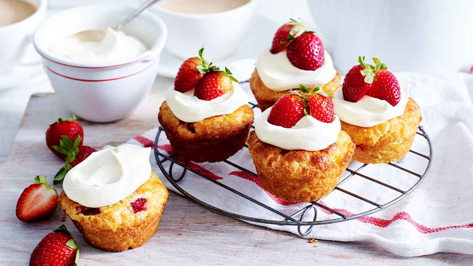 Quick & Easy Strawberry scone cakes recipe | Coles